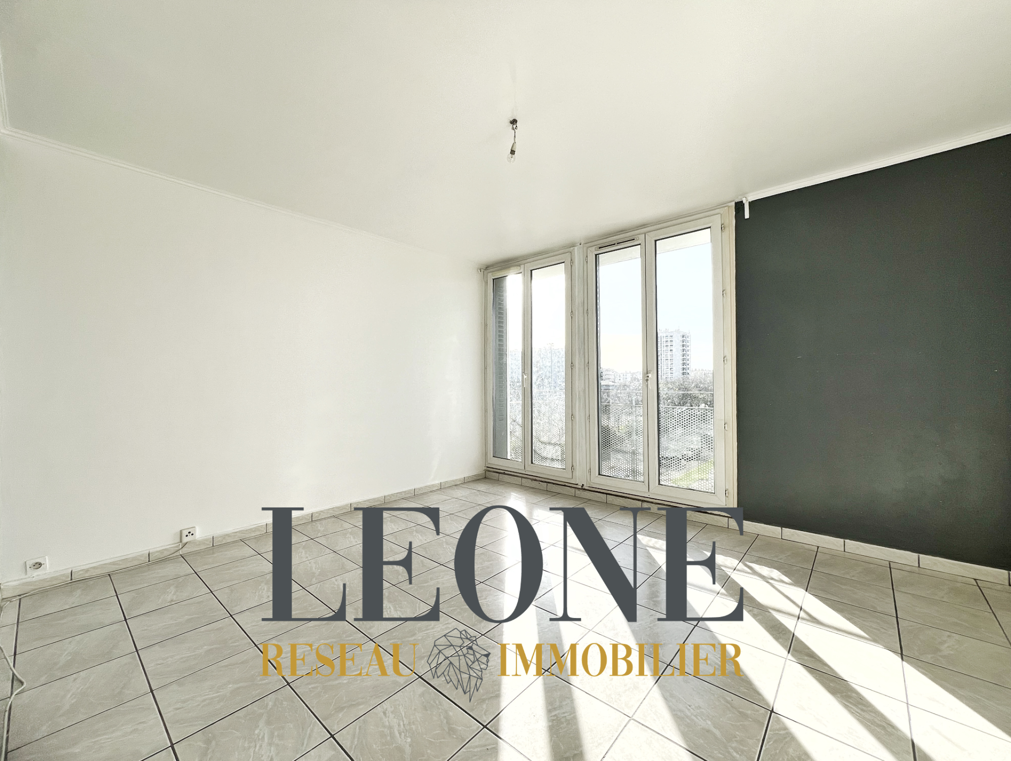 Vente Type 4 Lumineux Plein centre avec balcon cave et parking